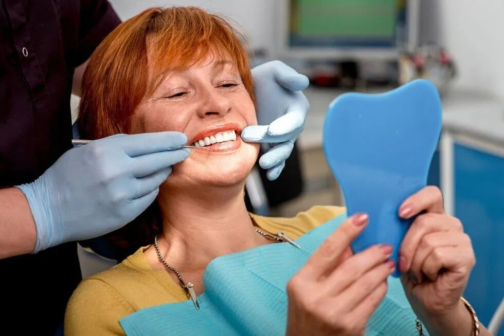 How To Remove Plaque From Dentures Instantly? - Hubbard Dental
